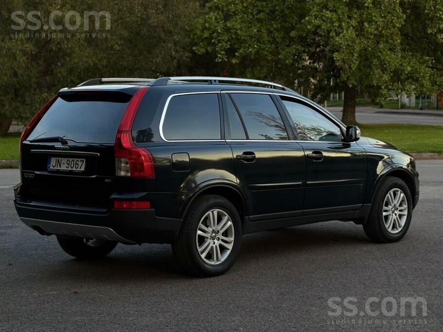 Black Volvo XC90 2008 in Riga, with an engine capacity of 2.40 L and mileage of 361 thousand km for 8800 €, photo 3 on AUTOMOTO.COM.LV