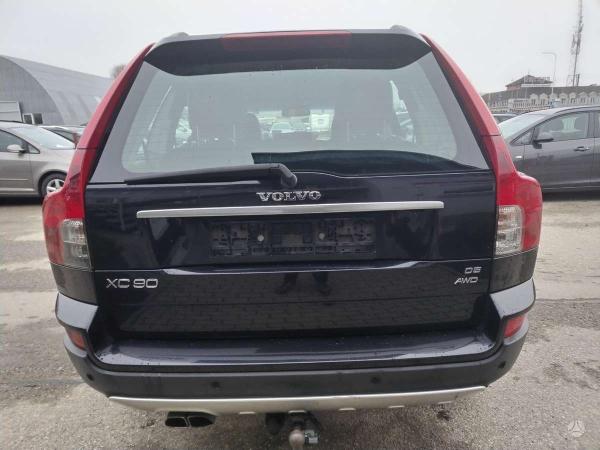 Black Volvo XC90 2008 in Marijampole, with an engine capacity of 2.40 L and mileage of 249 thousand km for 6699 €, photo 6 on AUTOMOTO.COM.LV