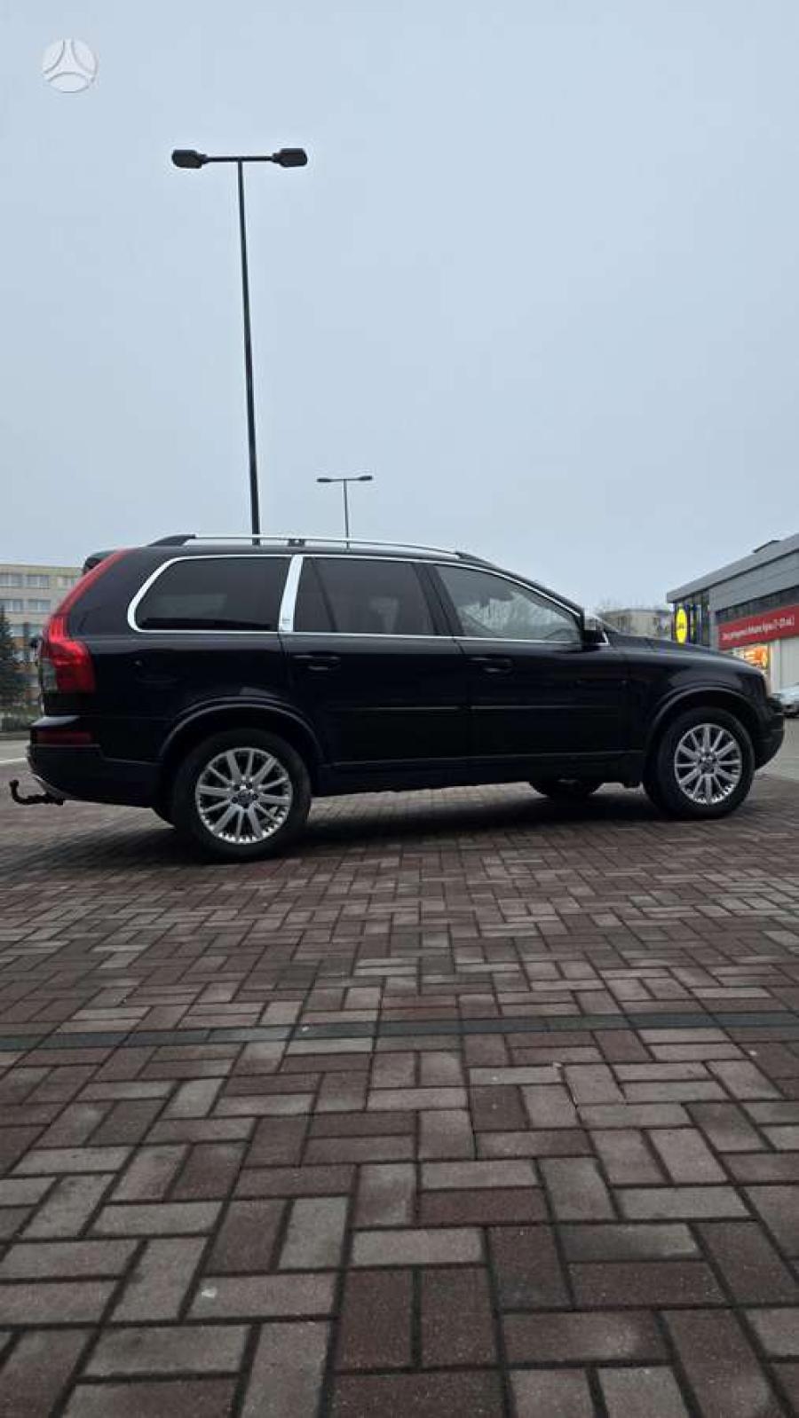 Black Volvo XC90 2008 in Vilnius, with an engine capacity of 2.40 L and mileage of 315 thousand km for 6250 €, photo 6 on AUTOMOTO.COM.LV