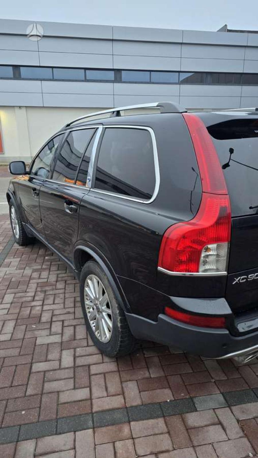 Black Volvo XC90 2008 in Vilnius, with an engine capacity of 2.40 L and mileage of 315 thousand km for 6250 €, photo 10 on AUTOMOTO.COM.LV
