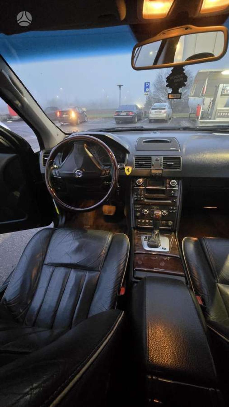 Black Volvo XC90 2008 in Vilnius, with an engine capacity of 2.40 L and mileage of 315 thousand km for 6250 €, photo 13 on AUTOMOTO.COM.LV