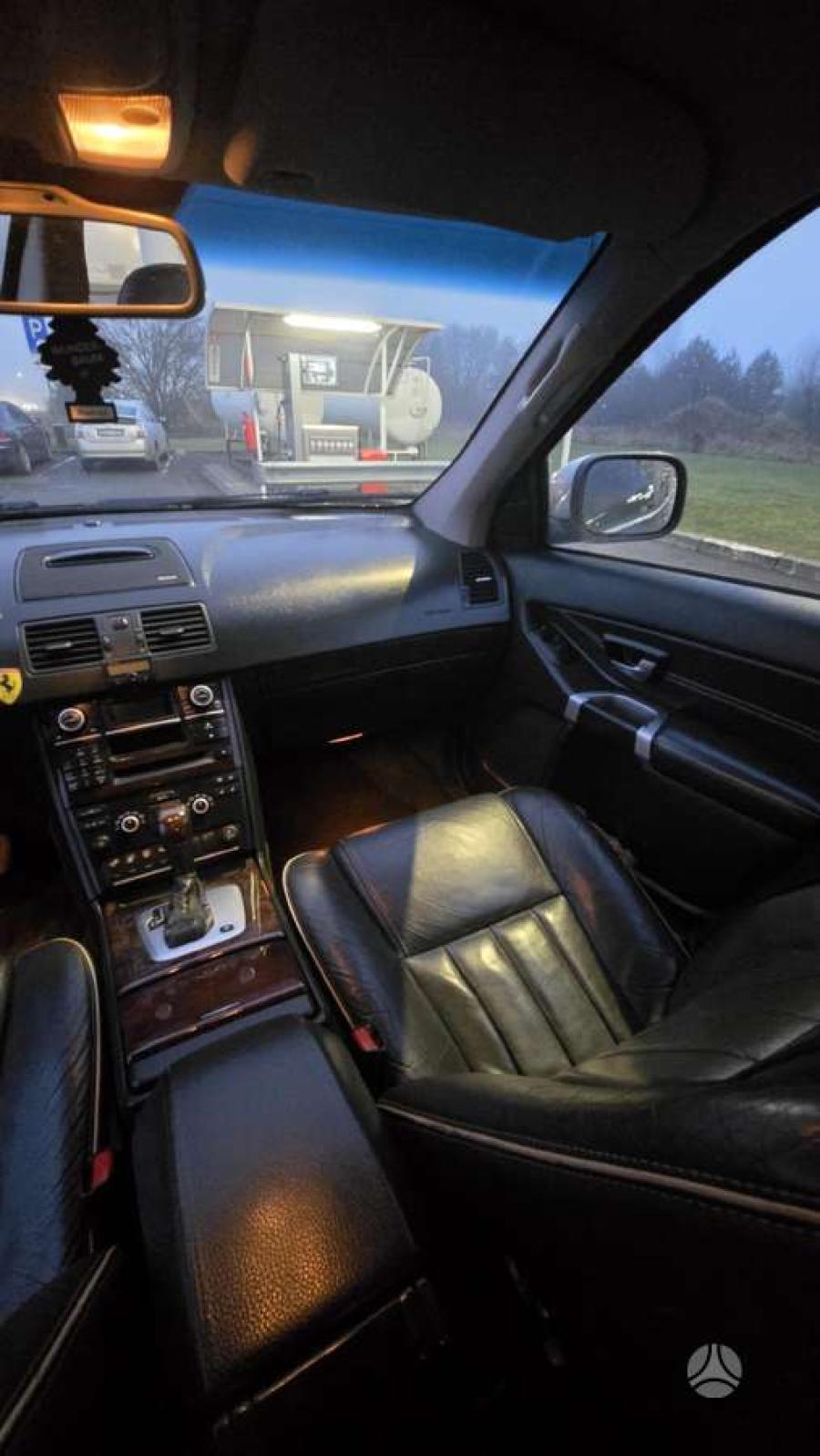 Black Volvo XC90 2008 in Vilnius, with an engine capacity of 2.40 L and mileage of 315 thousand km for 6250 €, photo 14 on AUTOMOTO.COM.LV