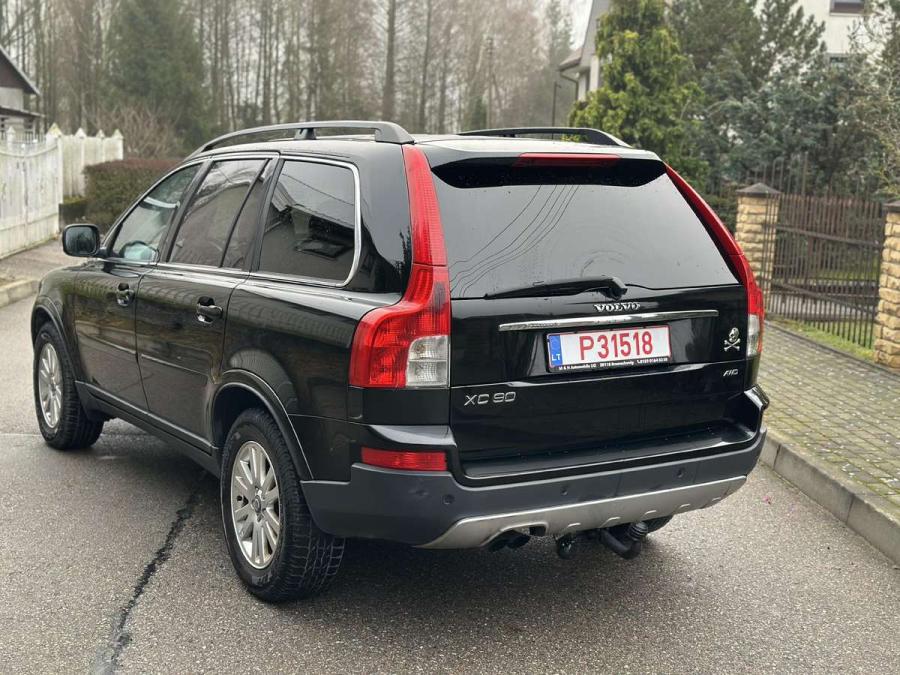 Black Volvo XC90 2008 in Raseiniai, with an engine capacity of 2.40 L and mileage of 286 thousand km for 5450 €, photo 8 on AUTOMOTO.COM.LV