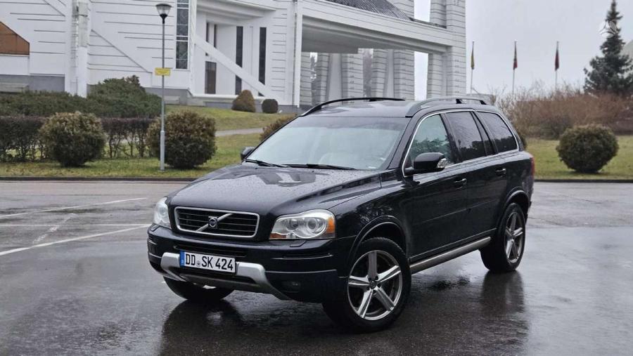 Black Volvo XC90 2008 in Elektrenai, with an engine capacity of 2.40 L and mileage of 297 thousand km for 7300 €, photo 2 on AUTOMOTO.COM.LV