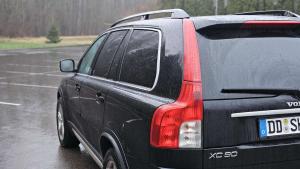 Black Volvo XC90 2008 in Elektrenai, with an engine capacity of 2.40 L and mileage of 297 thousand km for 7300 €, photo 5 on AUTOMOTO.COM.LV