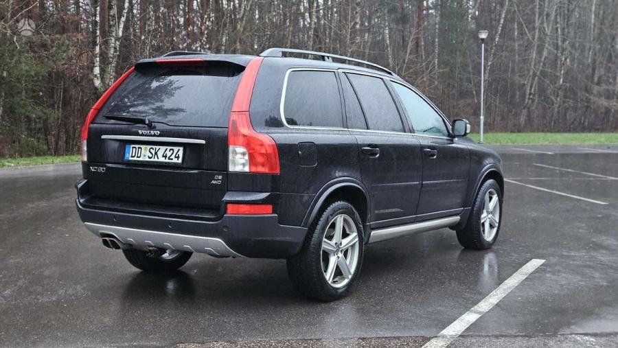 Black Volvo XC90 2008 in Elektrenai, with an engine capacity of 2.40 L and mileage of 297 thousand km for 7300 €, photo 6 on AUTOMOTO.COM.LV