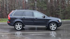 Black Volvo XC90 2008 in Elektrenai, with an engine capacity of 2.40 L and mileage of 297 thousand km for 7300 €, photo 7 on AUTOMOTO.COM.LV