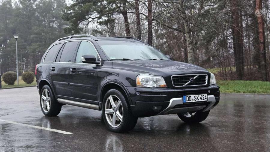 Black Volvo XC90 2008 in Elektrenai, with an engine capacity of 2.40 L and mileage of 297 thousand km for 7300 €, photo 9 on AUTOMOTO.COM.LV