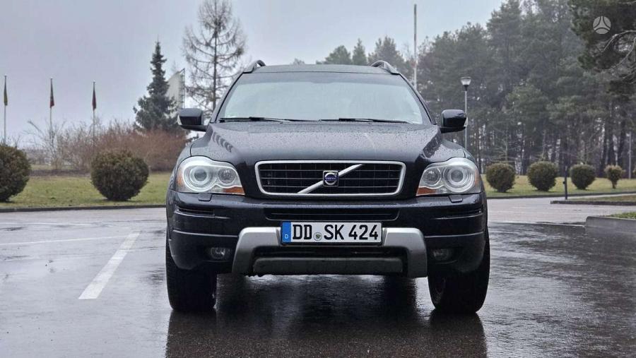 Black Volvo XC90 2008 in Elektrenai, with an engine capacity of 2.40 L and mileage of 297 thousand km for 7300 €, photo 10 on AUTOMOTO.COM.LV