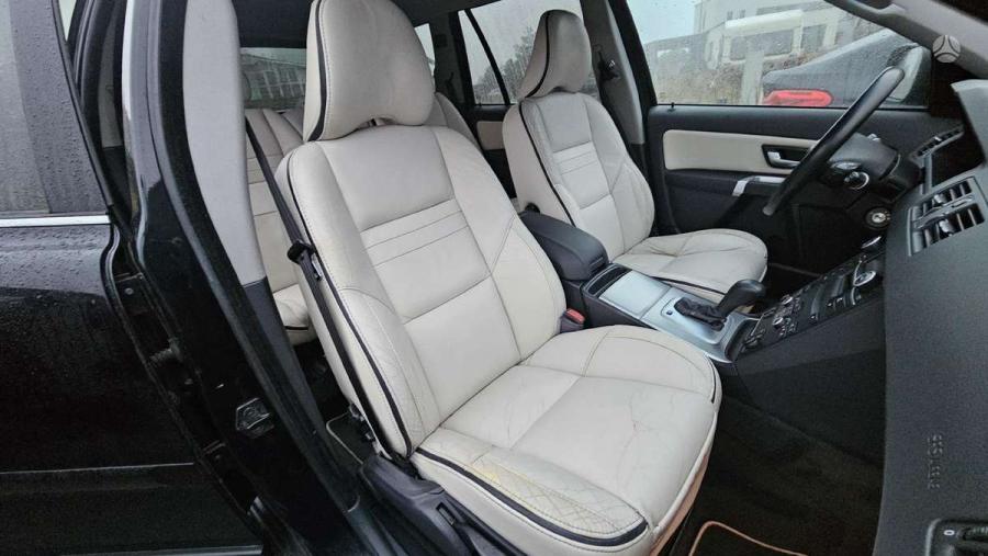 Black Volvo XC90 2008 in Elektrenai, with an engine capacity of 2.40 L and mileage of 297 thousand km for 7300 €, photo 16 on AUTOMOTO.COM.LV