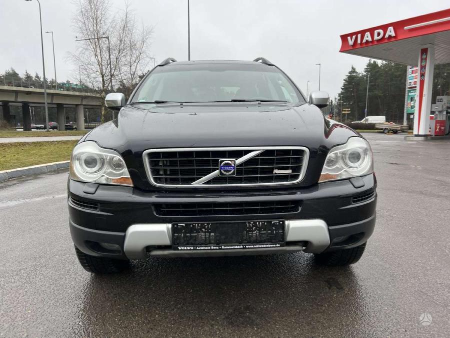 Melns Volvo XC90 2008 Viļņa, ar dzinēja tilpumu 2.40 L un nobraukumu 270 tūkst. km par 6700 €, foto 2 vietnē AUTOMOTO.COM.LV