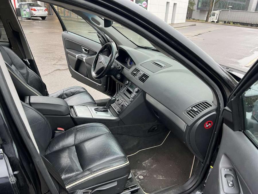 Melns Volvo XC90 2008 Viļņa, ar dzinēja tilpumu 2.40 L un nobraukumu 270 tūkst. km par 6700 €, foto 14 vietnē AUTOMOTO.COM.LV