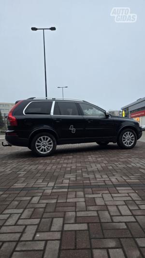 Black Volvo XC90 2008 in Vilnius, with an engine capacity of 2.40 L and mileage of 315 thousand km for 5950 €, photo 6 on AUTOMOTO.COM.LV