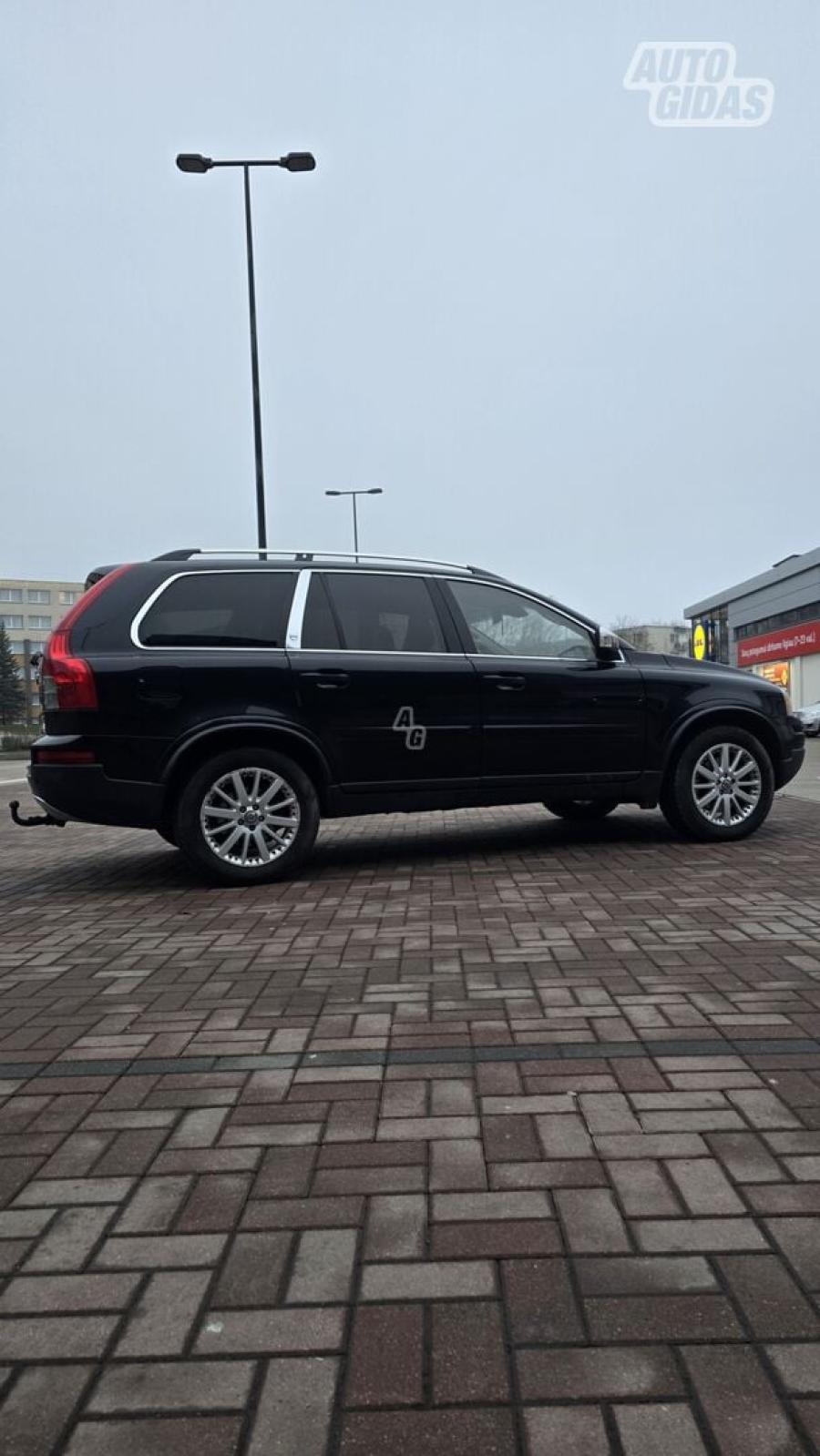 Black Volvo XC90 2008 in Vilnius, with an engine capacity of 2.40 L and mileage of 315 thousand km for 5950 €, photo 6 on AUTOMOTO.COM.LV