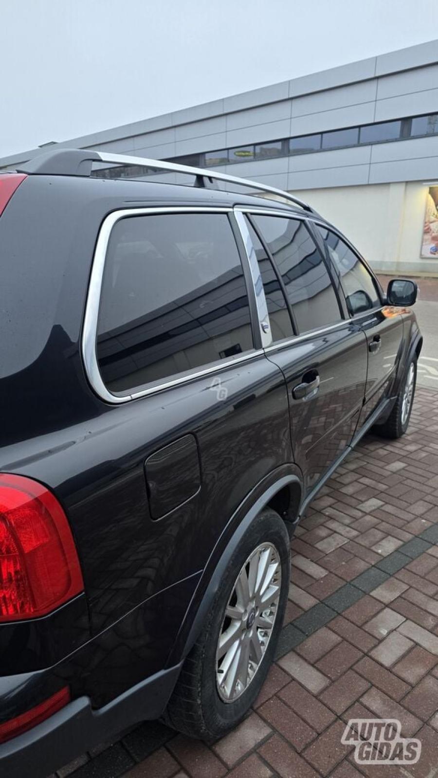 Black Volvo XC90 2008 in Vilnius, with an engine capacity of 2.40 L and mileage of 315 thousand km for 5950 €, photo 8 on AUTOMOTO.COM.LV