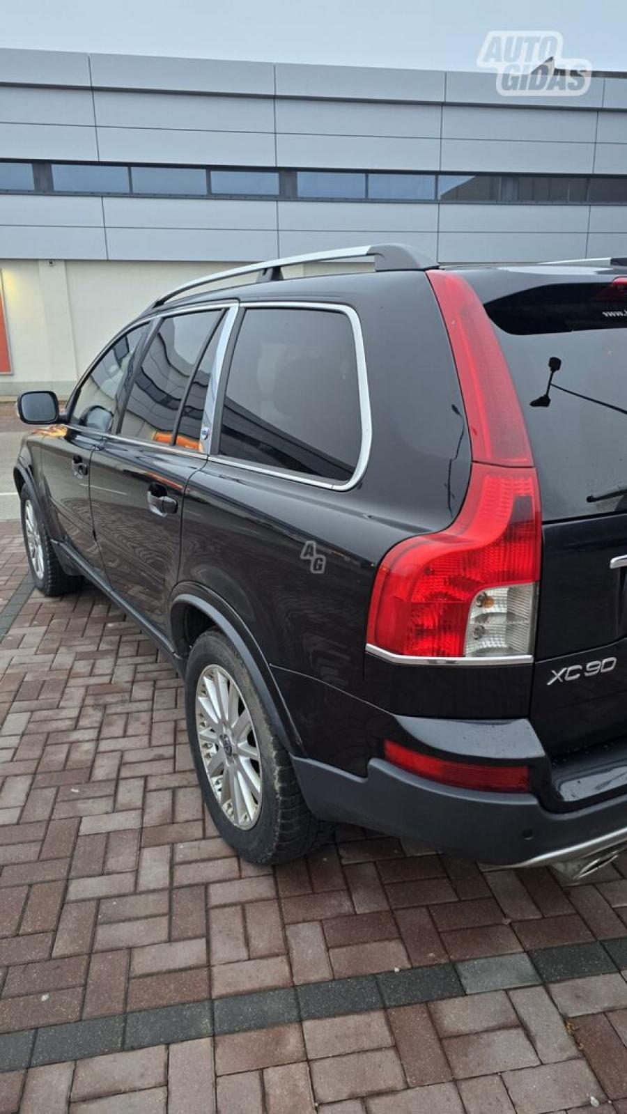 Black Volvo XC90 2008 in Vilnius, with an engine capacity of 2.40 L and mileage of 315 thousand km for 5950 €, photo 11 on AUTOMOTO.COM.LV