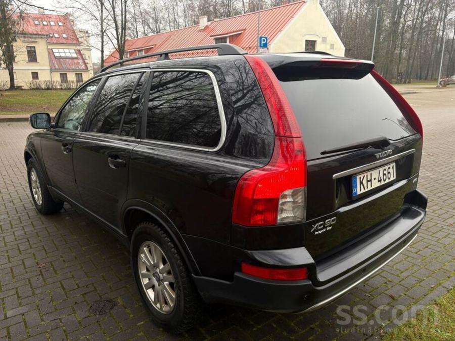 Melns Volvo XC90 2008 Jelgava, ar dzinēja tilpumu 2.40 L un nobraukumu 382 tūkst. km par 3900 €, foto 4 vietnē AUTOMOTO.COM.LV