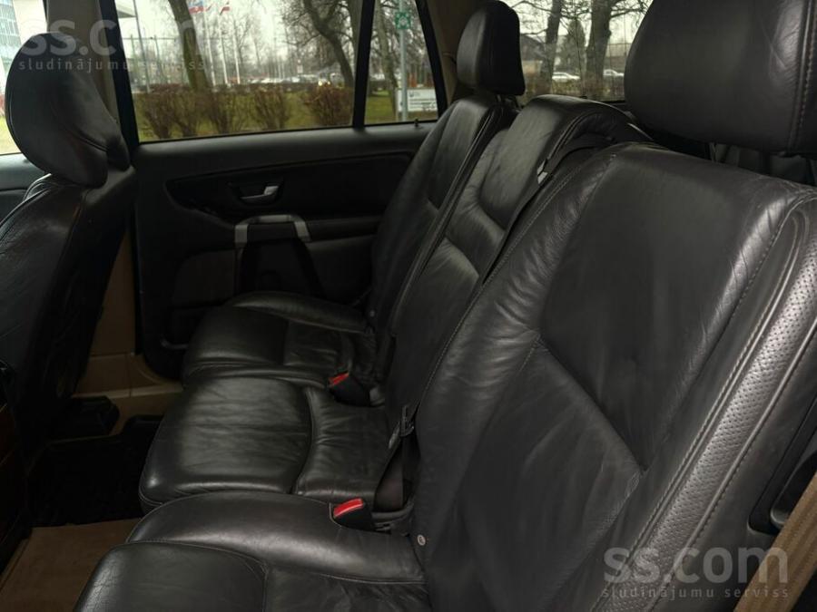 Melns Volvo XC90 2008 Jelgava, ar dzinēja tilpumu 2.40 L un nobraukumu 382 tūkst. km par 3900 €, foto 13 vietnē AUTOMOTO.COM.LV