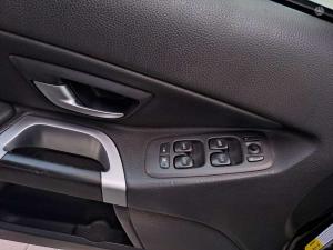 Black Volvo XC90 2008 in Vilnius, with an engine capacity of 2.40 L and mileage of 263 thousand km for 8360 €, photo 18 on AUTOMOTO.COM.LV