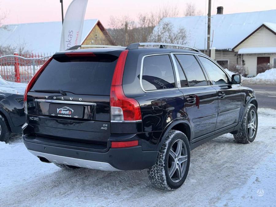 Black Volvo XC90 2008 in Vilnius, with an engine capacity of 2.40 L and mileage of 303 thousand km for 7200 €, photo 4 on AUTOMOTO.COM.LV