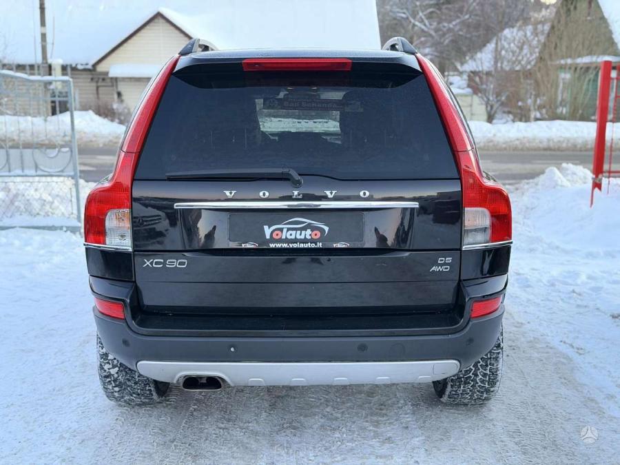 Black Volvo XC90 2008 in Vilnius, with an engine capacity of 2.40 L and mileage of 303 thousand km for 7200 €, photo 5 on AUTOMOTO.COM.LV