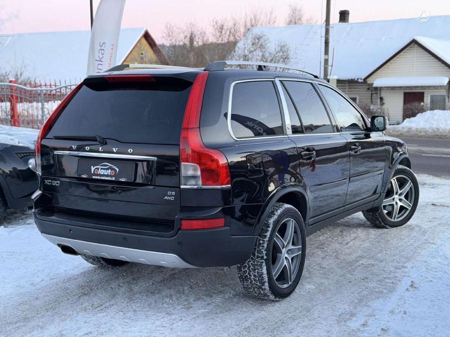 Black Volvo XC90 2008 in Vilnius, with an engine capacity of 2.40 L and mileage of 303 thousand km for 7200 €, photo 10 on AUTOMOTO.COM.LV