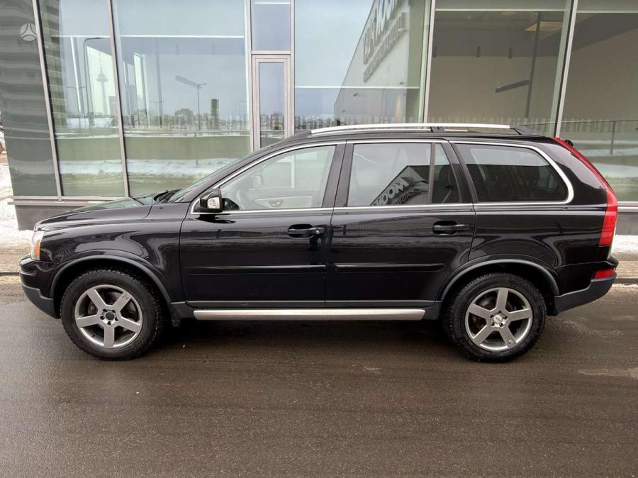 Black Volvo XC90 2008 in Vilnius, with an engine capacity of 2.40 L and mileage of 371 thousand km for 4500 €, photo 2 on AUTOMOTO.COM.LV