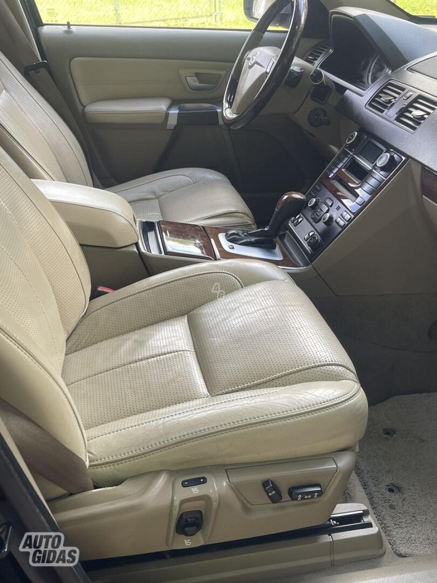 Black Volvo XC90 2008 in Vilnius, with an engine capacity of 2.40 L and mileage of 272 thousand km for 6799 €, photo 13 on AUTOMOTO.COM.LV