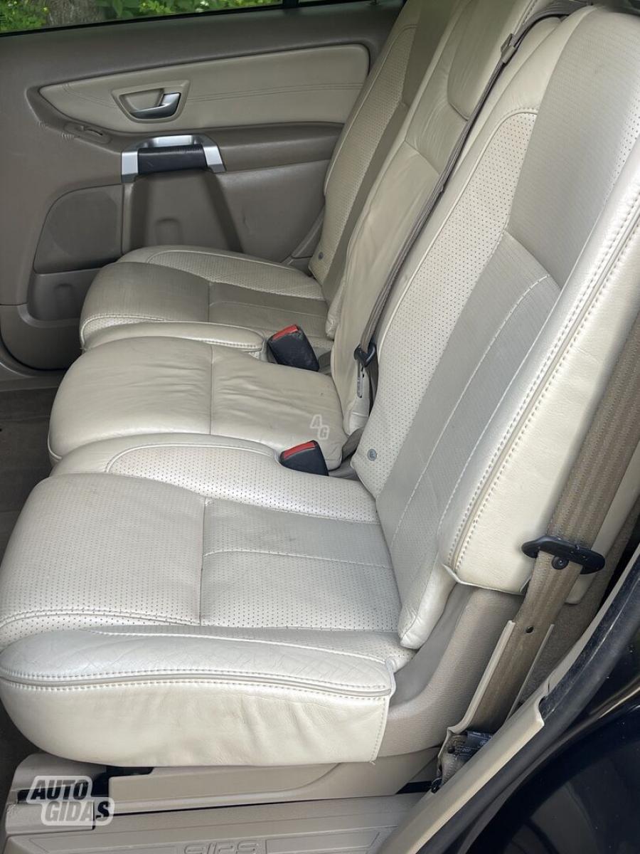 Black Volvo XC90 2008 in Vilnius, with an engine capacity of 2.40 L and mileage of 272 thousand km for 6799 €, photo 16 on AUTOMOTO.COM.LV