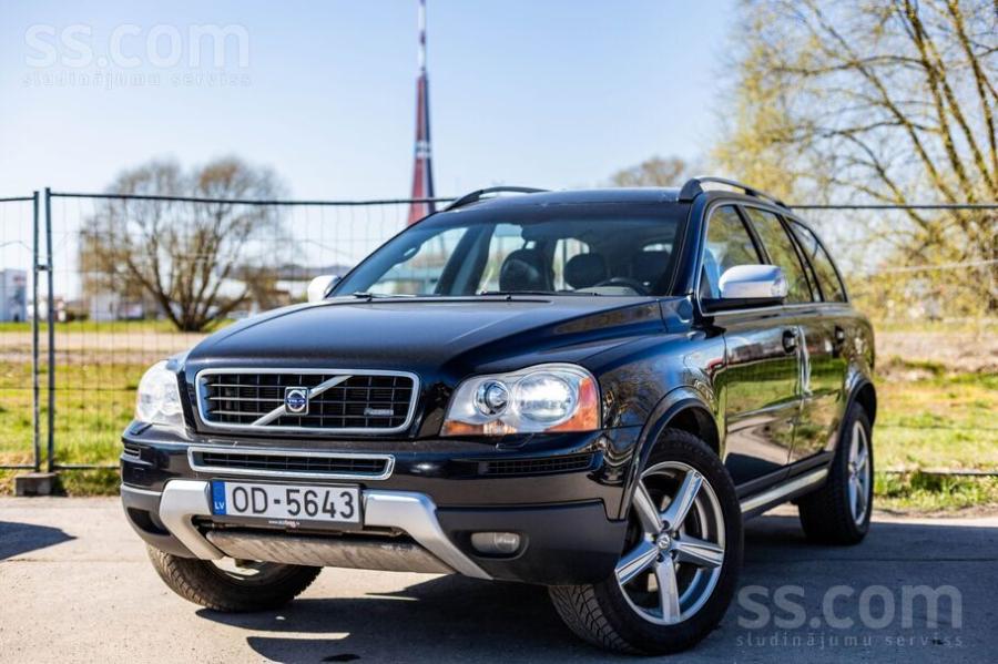 Black Volvo XC90 2008 in Riga, with an engine capacity of 2.40 L and mileage of 331 thousand km for 6790 €, photo 1 on AUTOMOTO.COM.LV