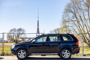 Black Volvo XC90 2008 in Riga, with an engine capacity of 2.40 L and mileage of 331 thousand km for 6790 €, photo 5 on AUTOMOTO.COM.LV