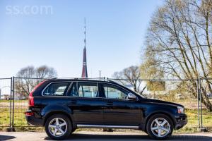 Black Volvo XC90 2008 in Riga, with an engine capacity of 2.40 L and mileage of 331 thousand km for 6790 €, photo 6 on AUTOMOTO.COM.LV