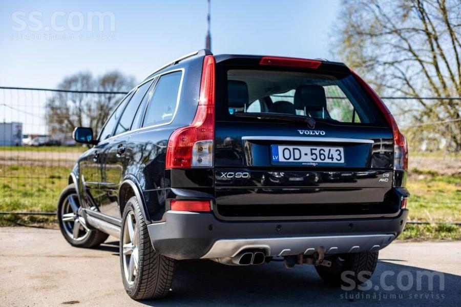 Black Volvo XC90 2008 in Riga, with an engine capacity of 2.40 L and mileage of 331 thousand km for 6790 €, photo 7 on AUTOMOTO.COM.LV