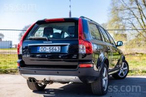 Black Volvo XC90 2008 in Riga, with an engine capacity of 2.40 L and mileage of 331 thousand km for 6790 €, photo 8 on AUTOMOTO.COM.LV