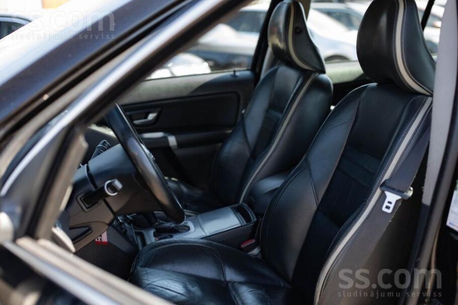 Black Volvo XC90 2008 in Riga, with an engine capacity of 2.40 L and mileage of 331 thousand km for 6790 €, photo 13 on AUTOMOTO.COM.LV