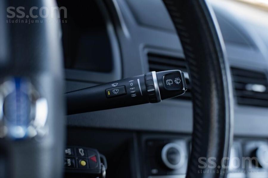 Black Volvo XC90 2008 in Riga, with an engine capacity of 2.40 L and mileage of 331 thousand km for 6790 €, photo 18 on AUTOMOTO.COM.LV