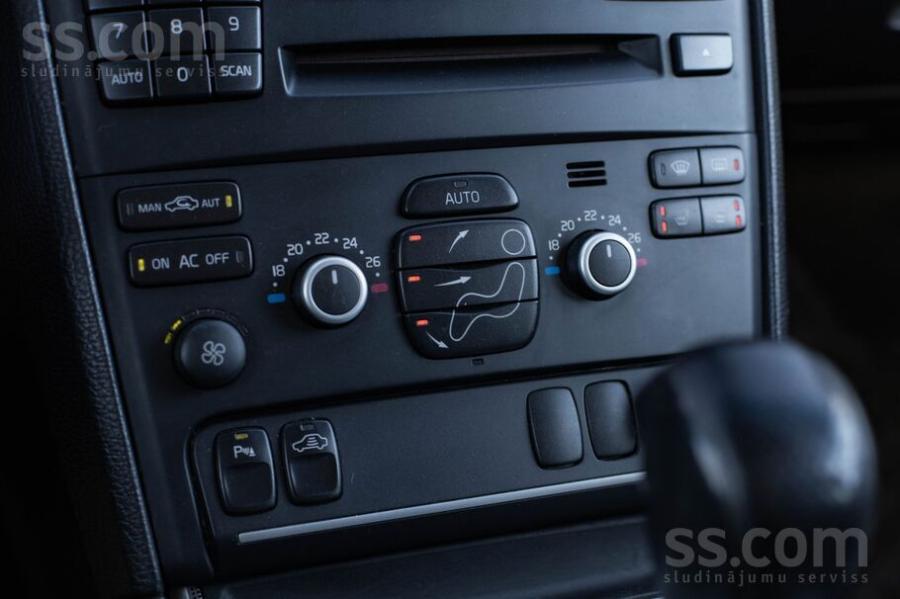 Black Volvo XC90 2008 in Riga, with an engine capacity of 2.40 L and mileage of 331 thousand km for 6790 €, photo 20 on AUTOMOTO.COM.LV