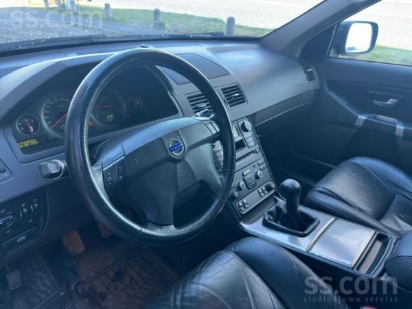 Black Volvo XC90 2008 in Riga, with an engine capacity of 2.40 L and mileage of 274 thousand km for 5800 €, photo 7 on AUTOMOTO.COM.LV