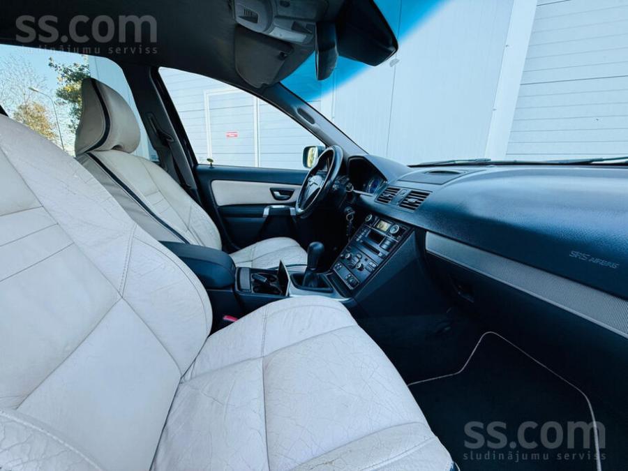 Melns Volvo XC90 2008 Rīga, ar dzinēja tilpumu 2.40 L un nobraukumu 321 tūkst. km par 4990 €, foto 9 vietnē AUTOMOTO.COM.LV