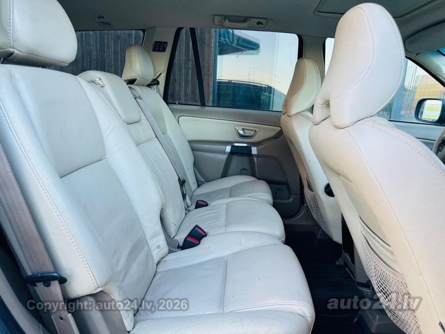 Melns Volvo XC90 2008 Tartu, ar dzinēja tilpumu 2.40 L un nobraukumu 335 tūkst. km par 5499 €, foto 10 vietnē AUTOMOTO.COM.LV