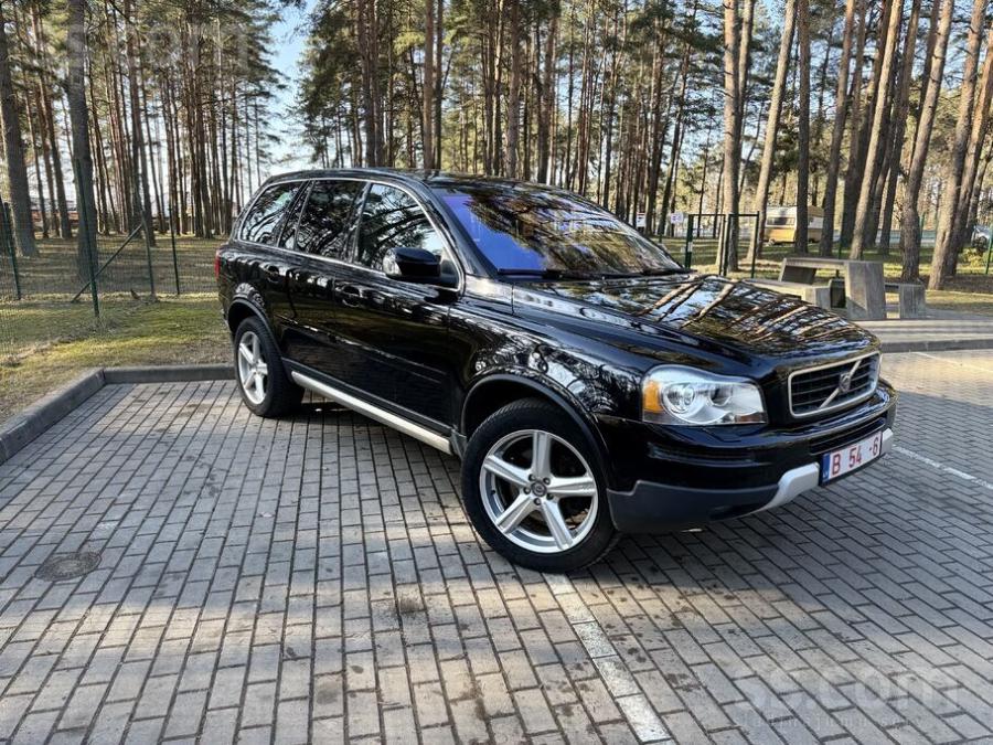 Black Volvo XC90 2008 in Riga, with an engine capacity of 2.40 L and mileage of 220 thousand km for 7990 €, photo 3 on AUTOMOTO.COM.LV