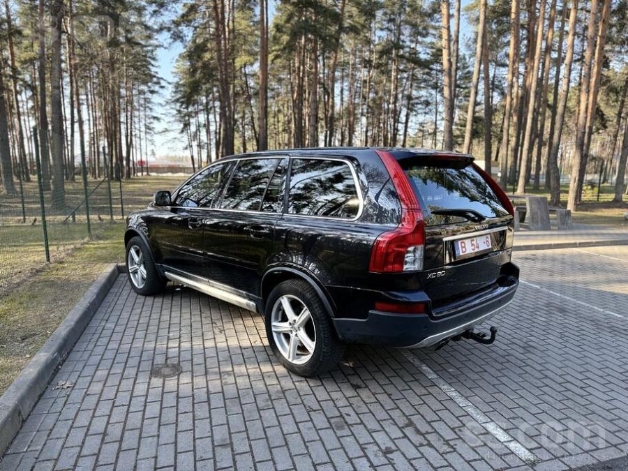 Black Volvo XC90 2008 in Riga, with an engine capacity of 2.40 L and mileage of 220 thousand km for 7990 €, photo 6 on AUTOMOTO.COM.LV