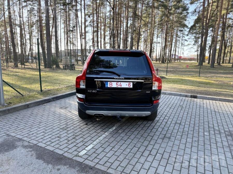 Black Volvo XC90 2008 in Riga, with an engine capacity of 2.40 L and mileage of 220 thousand km for 7990 €, photo 7 on AUTOMOTO.COM.LV