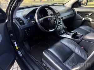 Black Volvo XC90 2008 in Riga, with an engine capacity of 2.40 L and mileage of 220 thousand km for 7990 €, photo 9 on AUTOMOTO.COM.LV