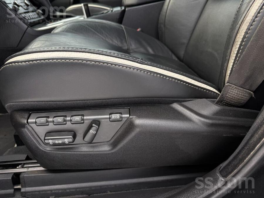 Black Volvo XC90 2008 in Riga, with an engine capacity of 2.40 L and mileage of 220 thousand km for 7990 €, photo 10 on AUTOMOTO.COM.LV