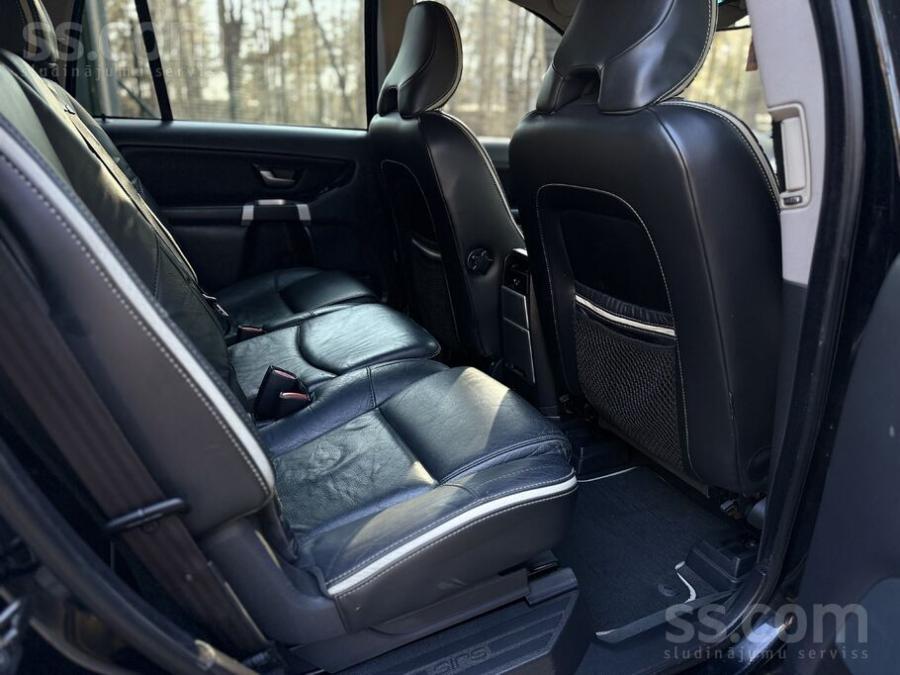Black Volvo XC90 2008 in Riga, with an engine capacity of 2.40 L and mileage of 220 thousand km for 7990 €, photo 11 on AUTOMOTO.COM.LV