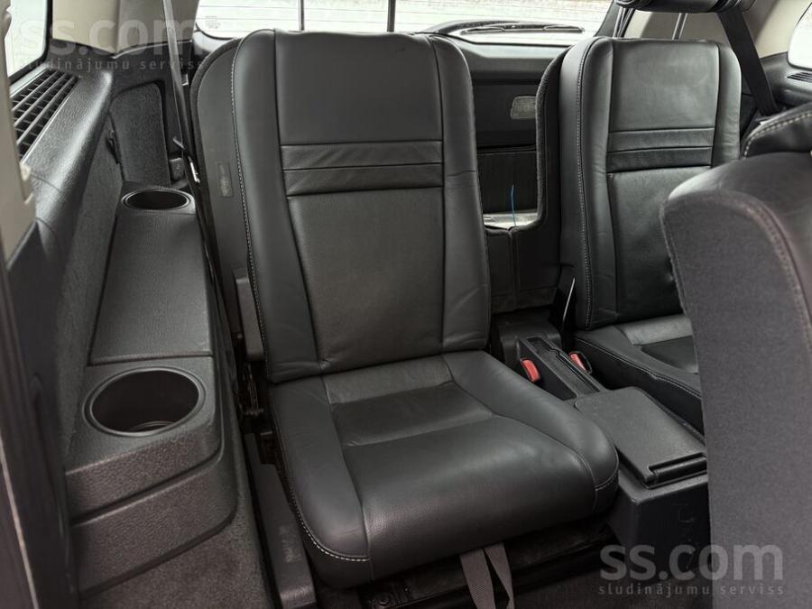 Black Volvo XC90 2008 in Riga, with an engine capacity of 2.40 L and mileage of 220 thousand km for 7990 €, photo 12 on AUTOMOTO.COM.LV