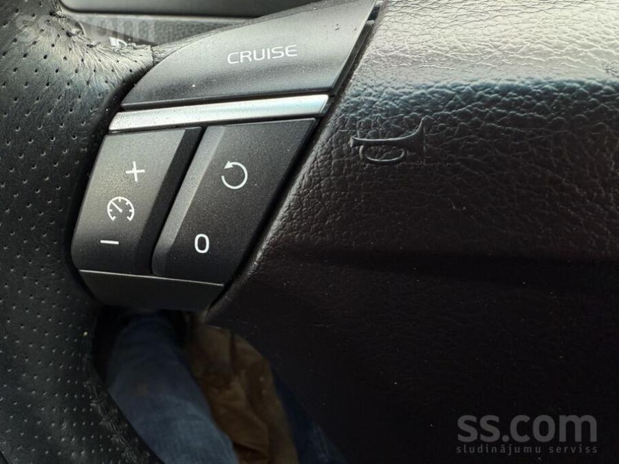 Black Volvo XC90 2008 in Riga, with an engine capacity of 2.40 L and mileage of 220 thousand km for 7990 €, photo 14 on AUTOMOTO.COM.LV