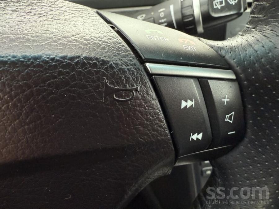 Black Volvo XC90 2008 in Riga, with an engine capacity of 2.40 L and mileage of 220 thousand km for 7990 €, photo 15 on AUTOMOTO.COM.LV