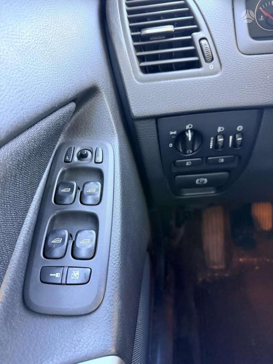 Melns Volvo XC90 2008 Kauņa, ar dzinēja tilpumu 2.40 L un nobraukumu 250 tūkst. km par 3999 €, foto 10 vietnē AUTOMOTO.COM.LV
